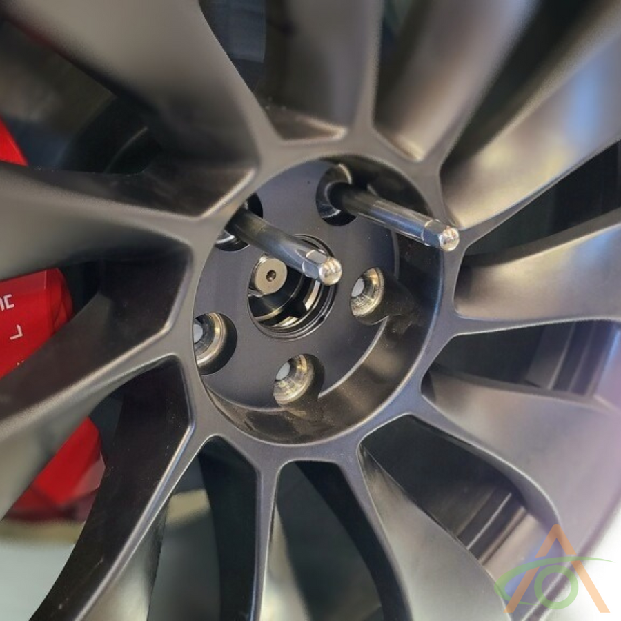 Threaded Lug Guide for all Teslas