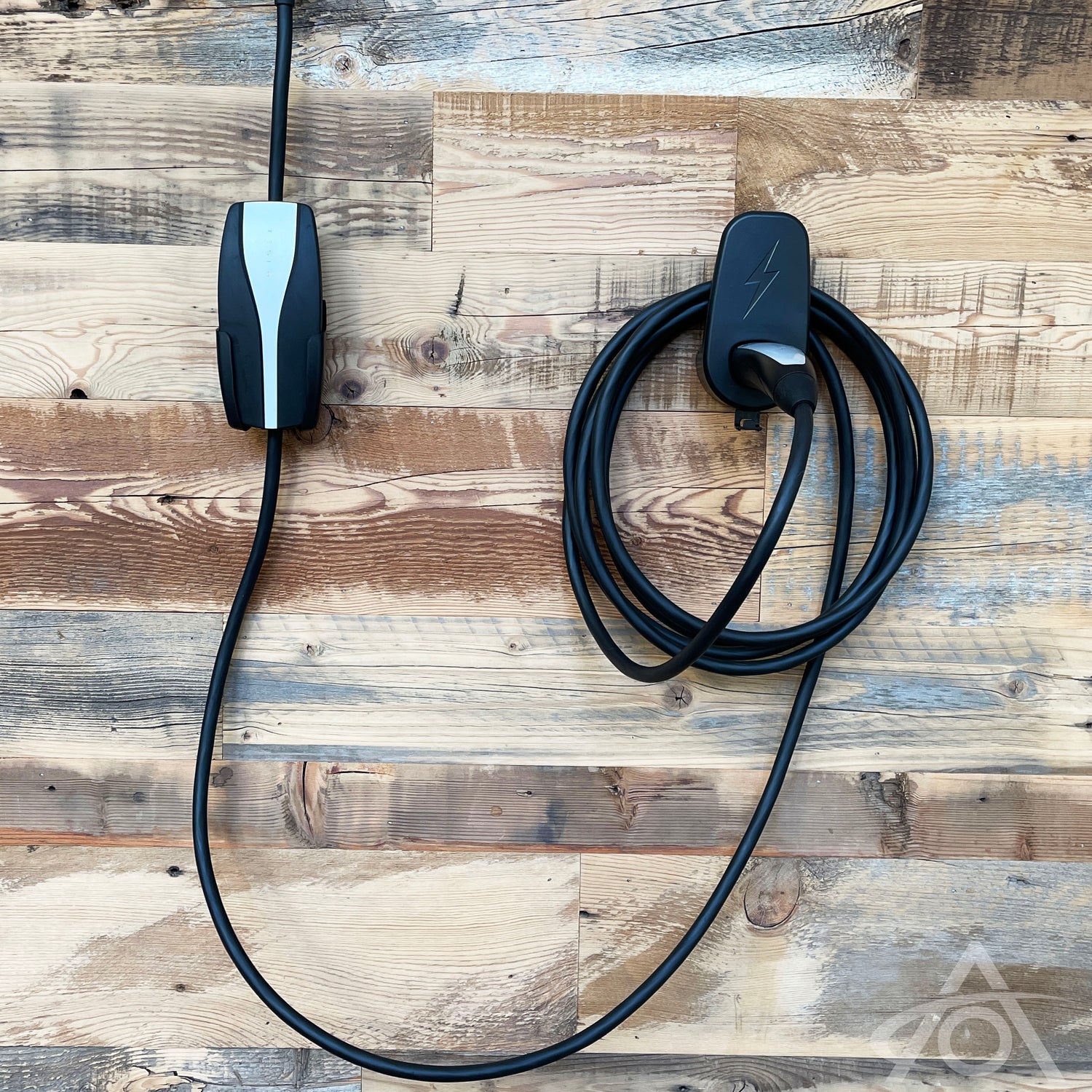 Mobile Connector Wall Mount & Cable Organizer